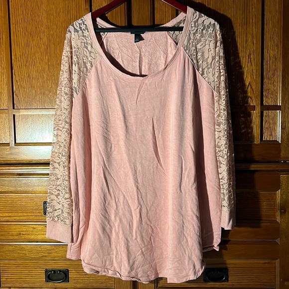 torrid | Tops | Euc Torrid Size Top With Lace Sleeves | Poshmark